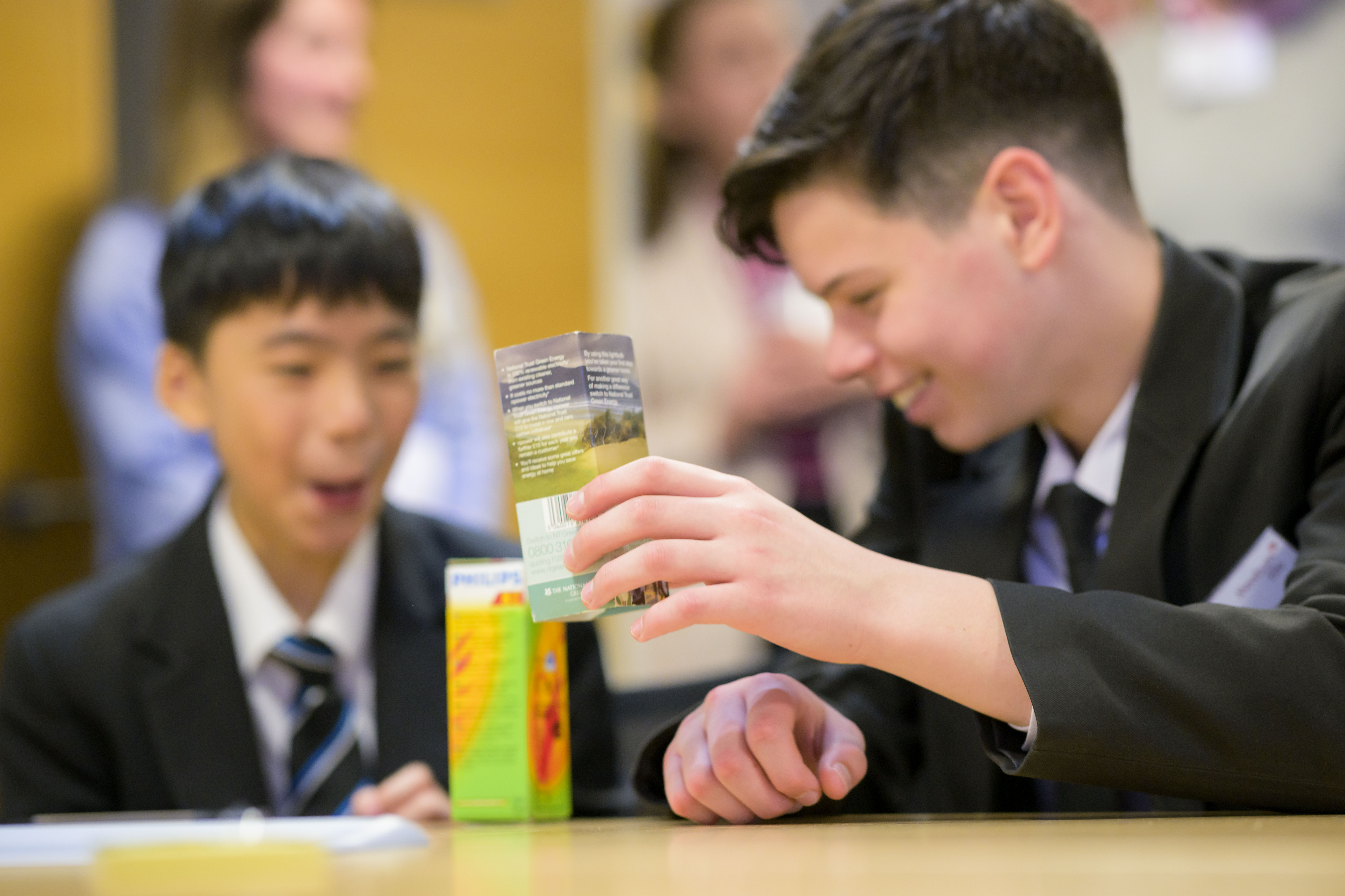 CREST Discovery | Experiences | Neon - Brilliant inspiration